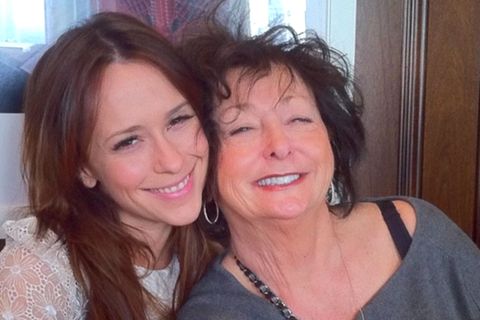 Jennifer Love Hewitt spricht erstmals über tragischen Tod ihrer Mutter ...