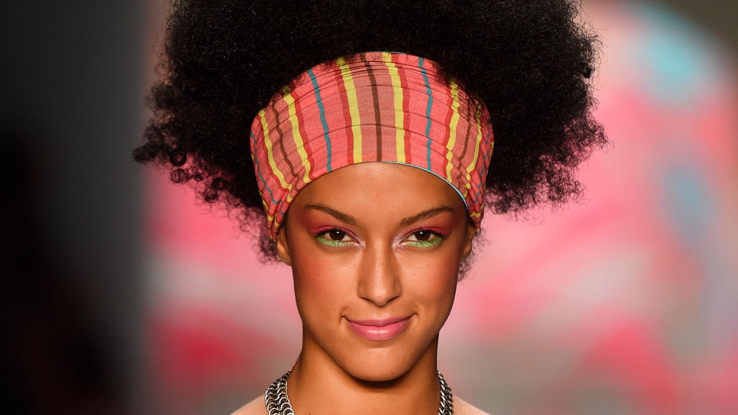 Model, Moderatorin und Mama: Der Beautywandel von Rebecca Mir in Bildern