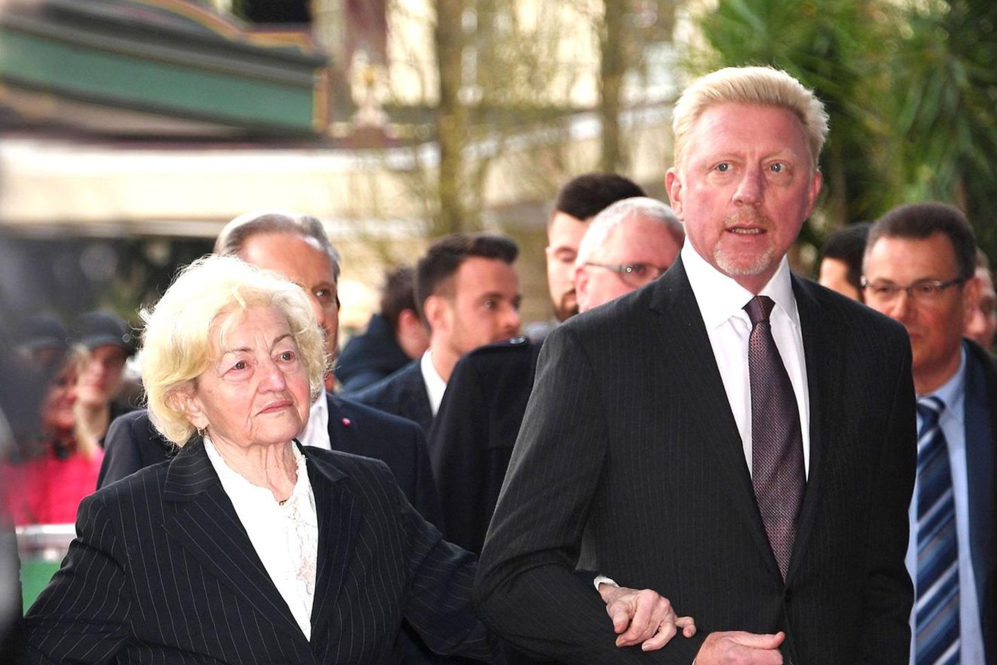 Boris Becker: Emotionale Worte! Seine Söhne Noah und Elias gedenken Oma ...