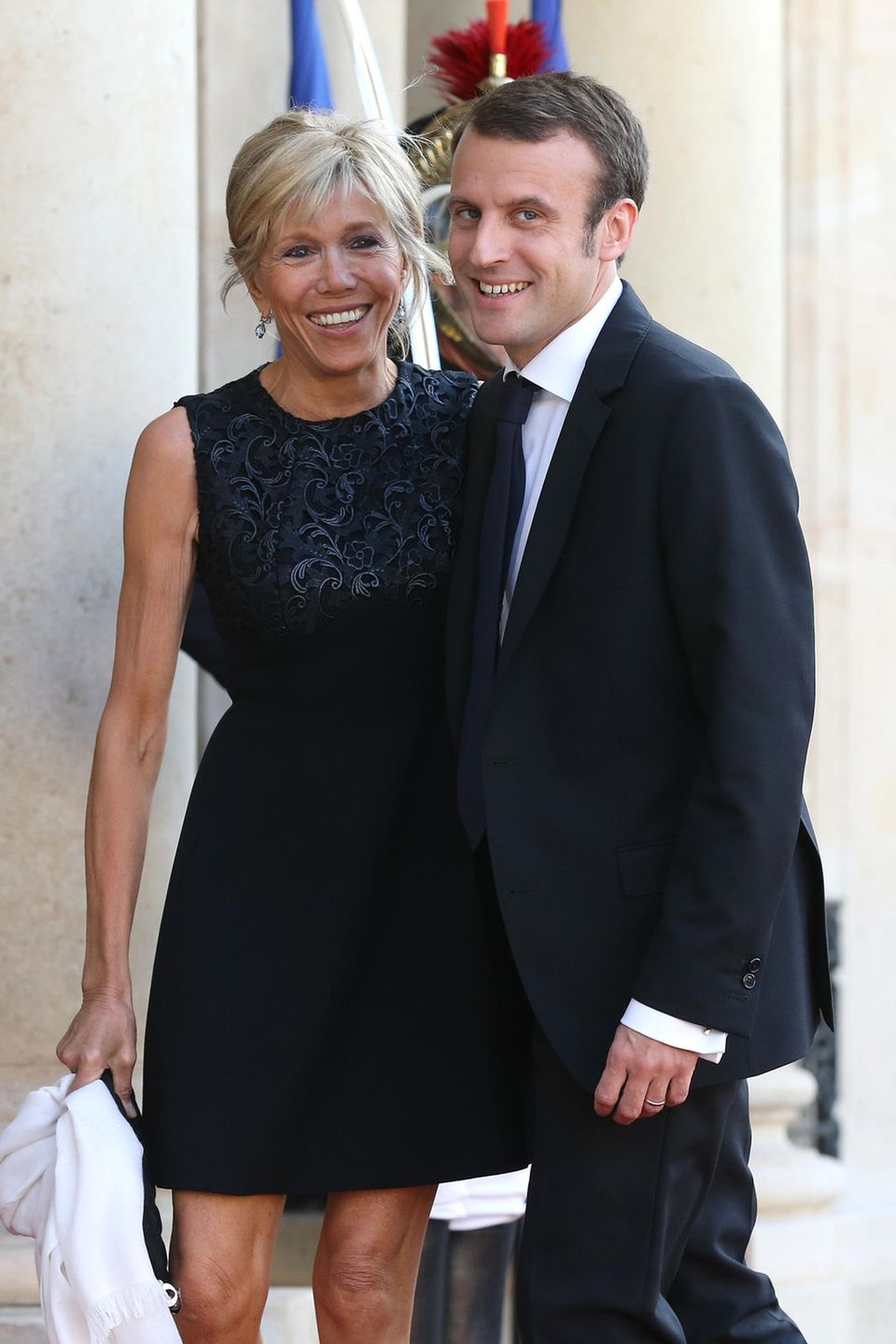 Hatte sie jemals eine andere Frisur? Brigitte Macrons Beautywandel ...