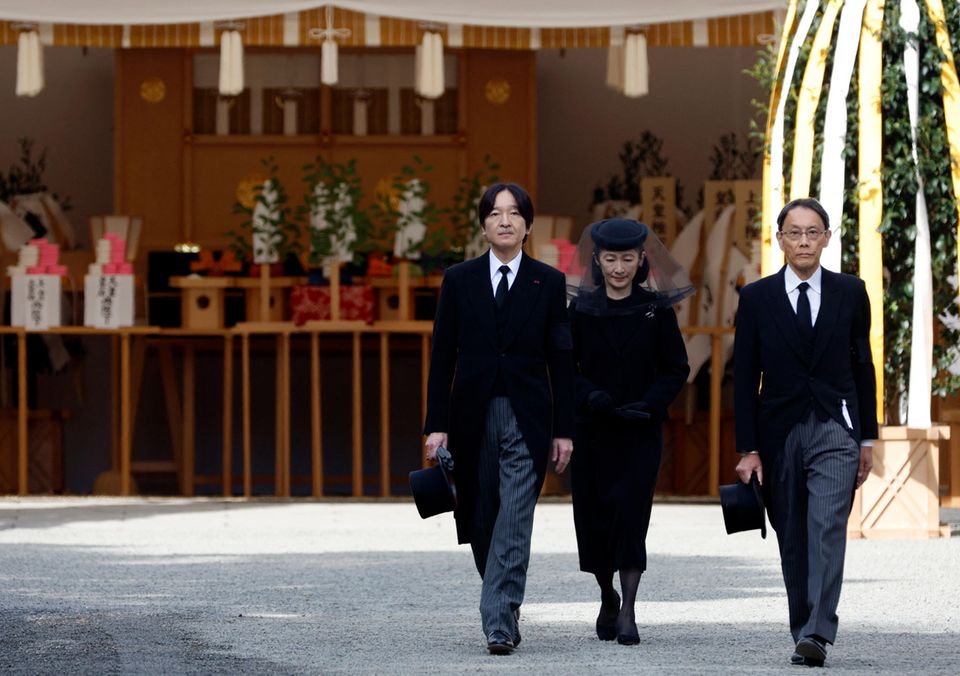 Japans Royals nehmen Abschied: Die Beerdigung von Prinzessin Yuriko in ...