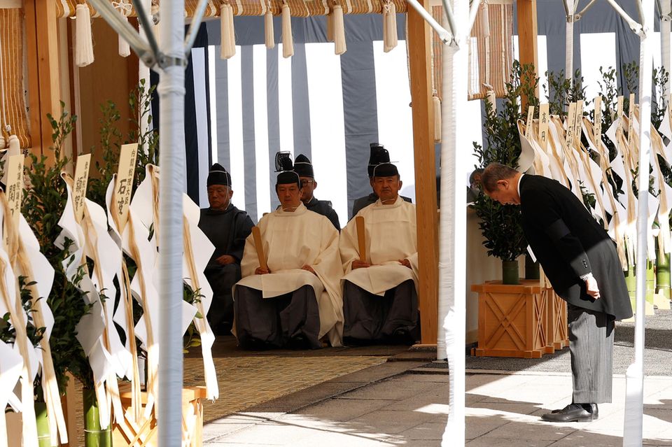 Japans Royals nehmen Abschied: Die Beerdigung von Prinzessin Yuriko in ...