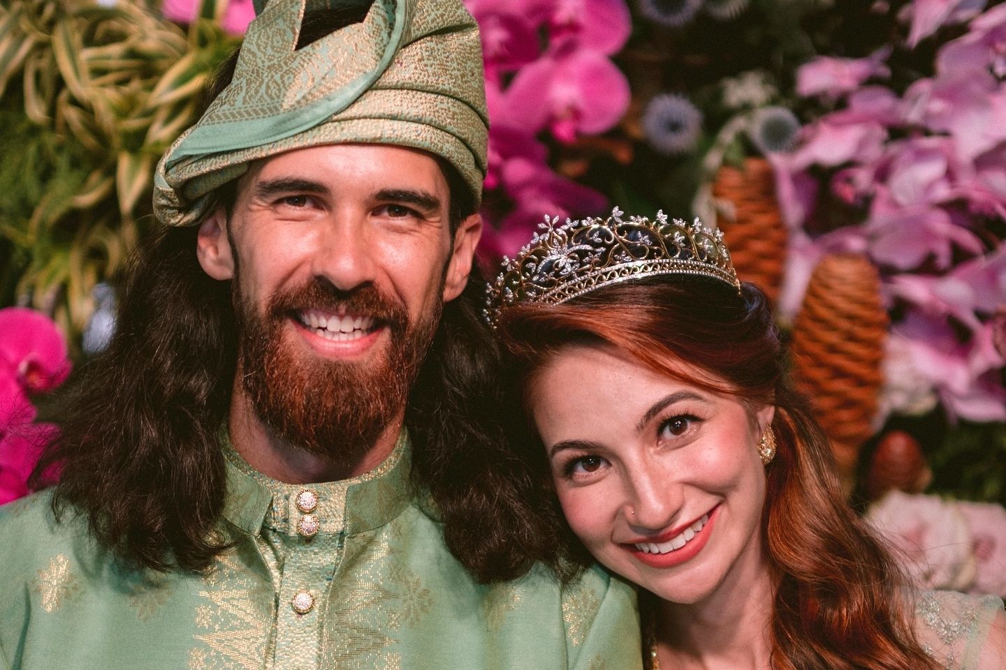 Royals: Bisher ungesehene Fotos! Raja Emina von Malaysia feiert 1. Hochzeitstag | GALA.de