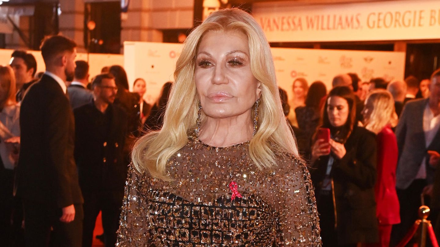 Donatella Versace: Fans erkennen die Designerin nicht mehr wieder | GALA.de