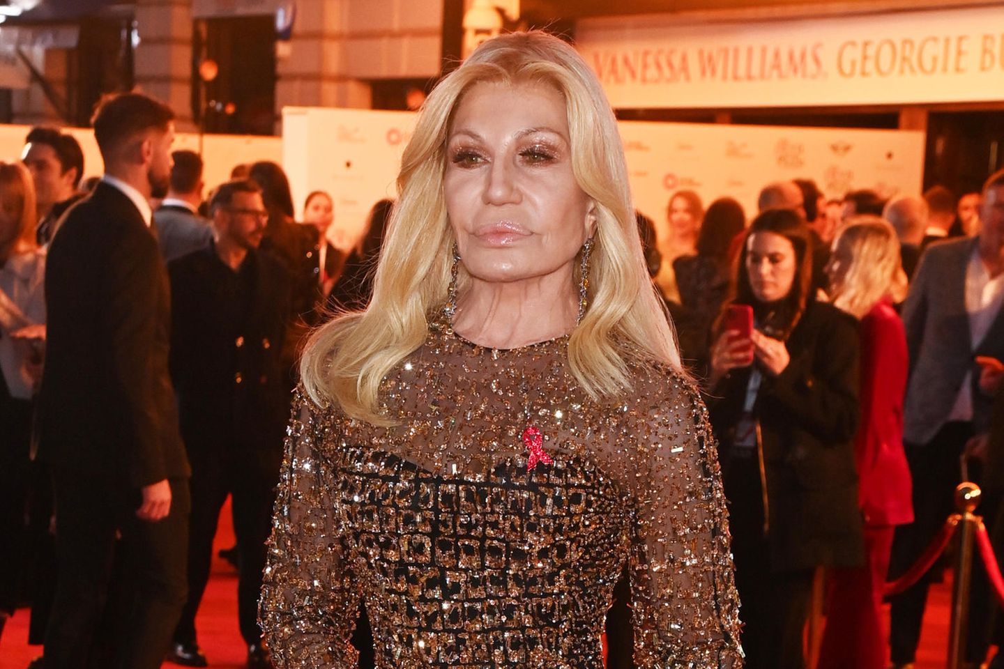 Donatella Versace: Fans erkennen die Designerin nicht mehr wieder | GALA.de
