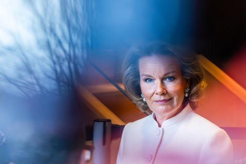 Königin Mathilde: So interessant kombiniert sie zwei Power-Farben | GALA.de