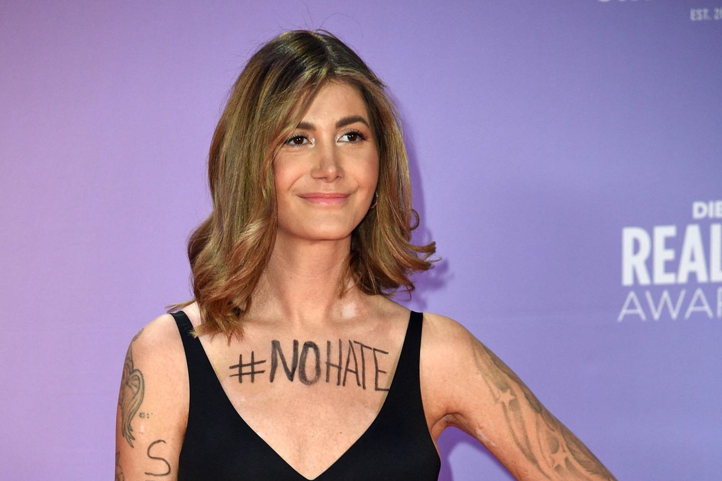 Stephie Stark bei den Reality Awards: Sie setzt ein Zeichen gegen Hass ... Stephie Stark bei den Reality Awards: Sie setzt ein Zeichen gegen Hass ...