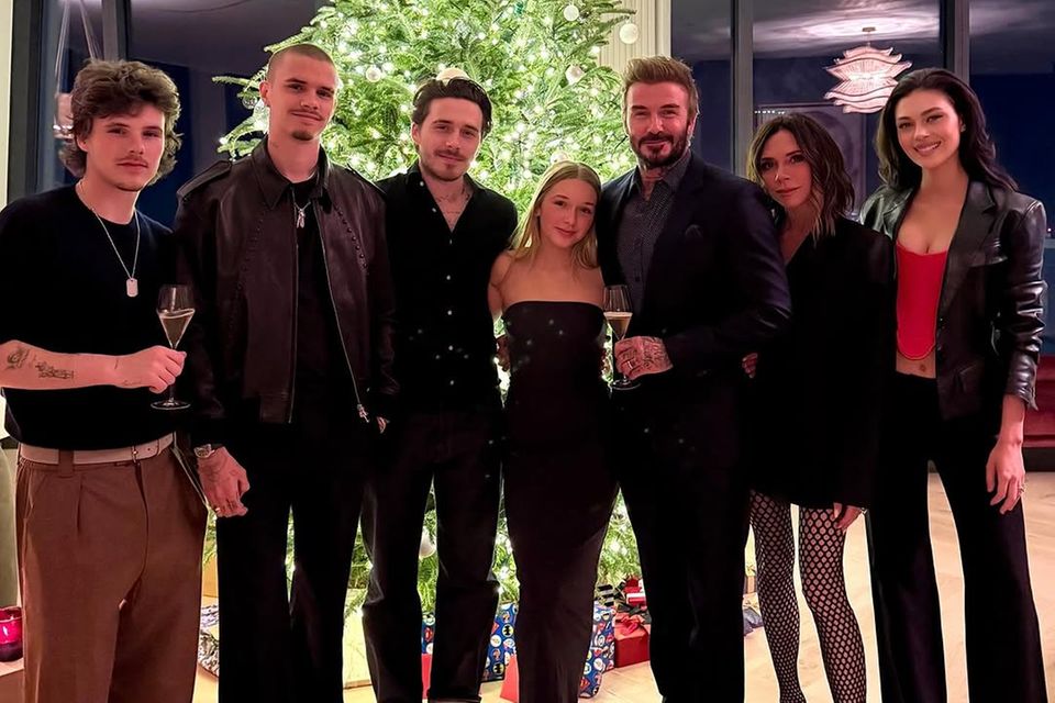 Harper Seven Beckham gerät bei Familien-Weihnachten in den Mittelpunkt ...