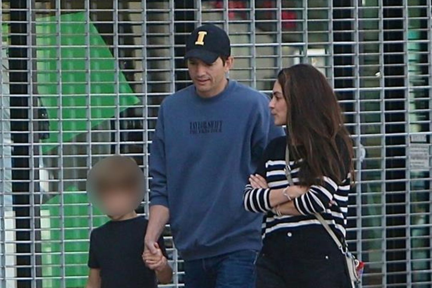 Ashton Kutcher + Mila Kunis: Nach Krisengerüchten! Bei Ausflug mit Sohn ...