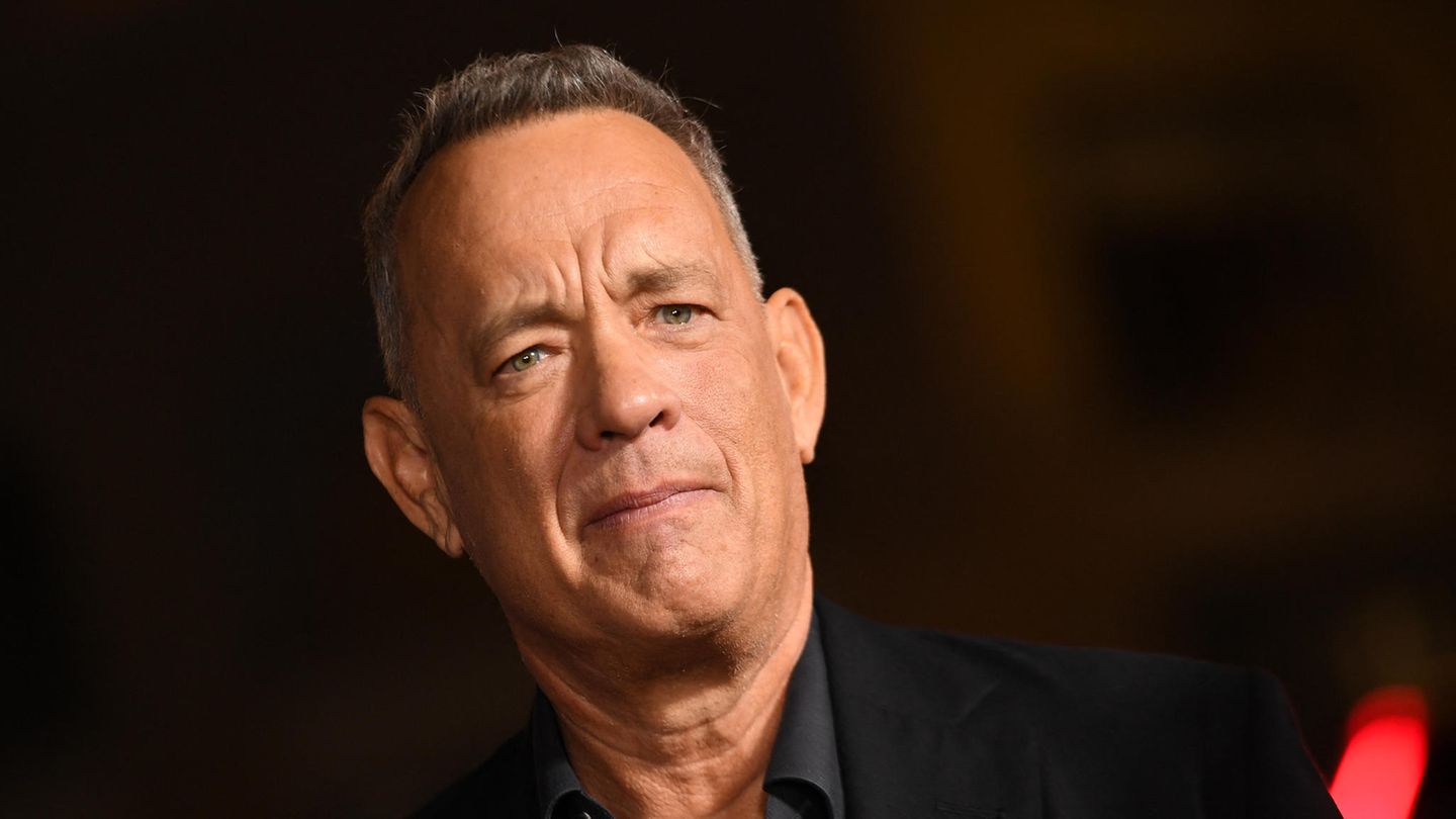 Tom Hanks: Zitternde Hände! Seine Fans machen sich Sorgen | GALA.de