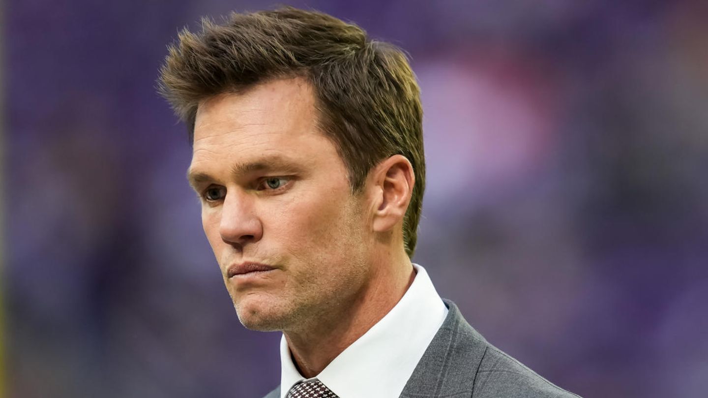 Tom Brady Con Pompadour Tom Brady's Exclusive GQ Man Of The Year Photo