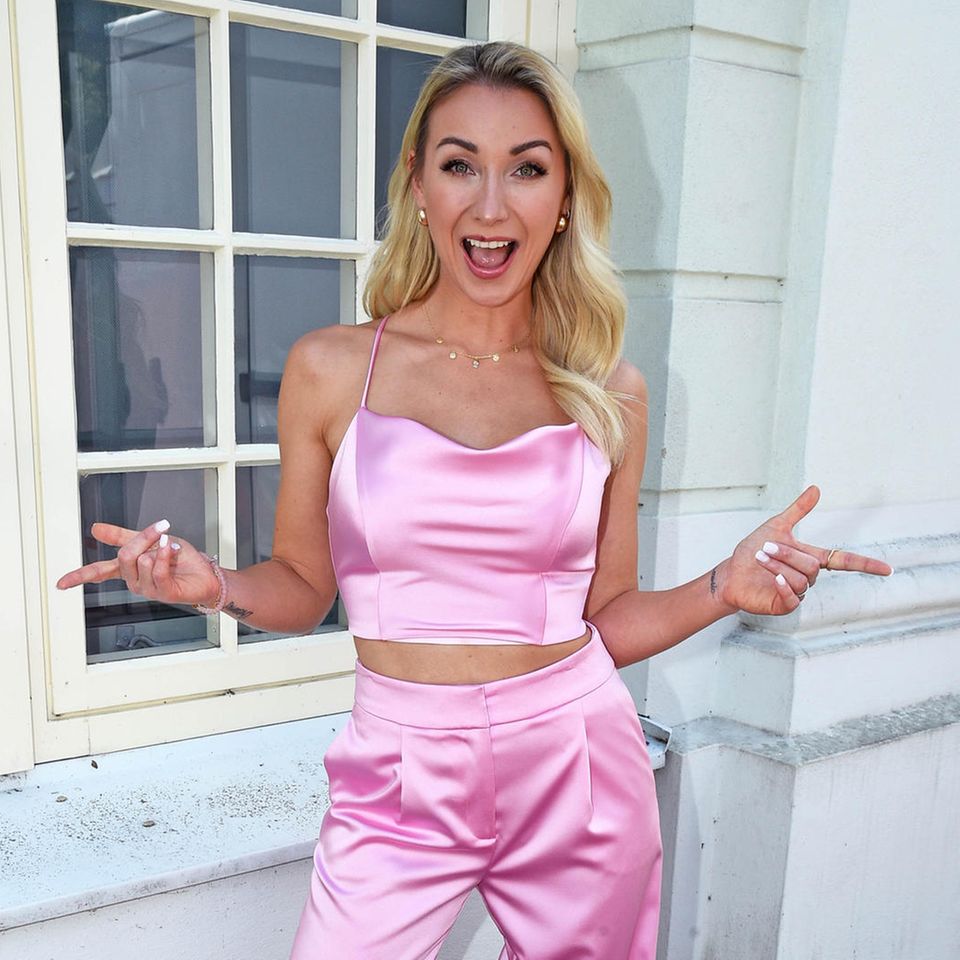 Lipgloss Nails: Einfache Anleitung für den Nagel-Trend 2023 | GALA.de