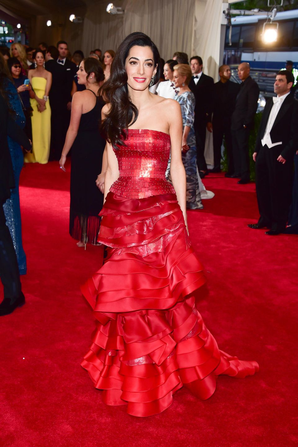 Amal Clooney feiert 48. Geburtstag: Dieses It-Piece findet sich immer ...