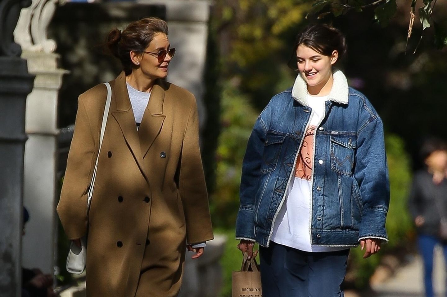 íosluchtaigh Katie Holmes Tom Cruise Suri Katie Holmes' Daughter,