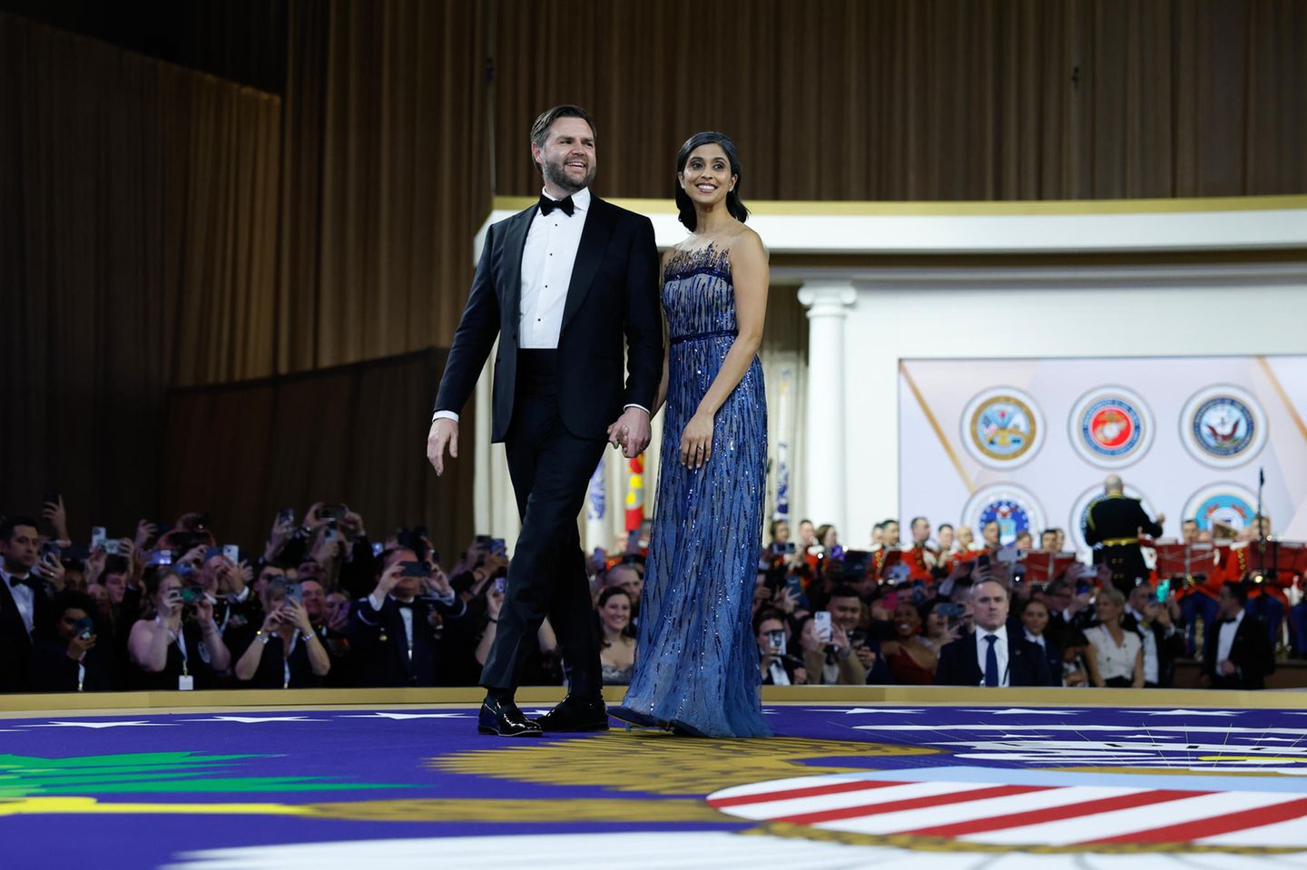 Melania Trump + Co.: Sie ziehen bei Inaugural Ball die Blicke auf sich ...