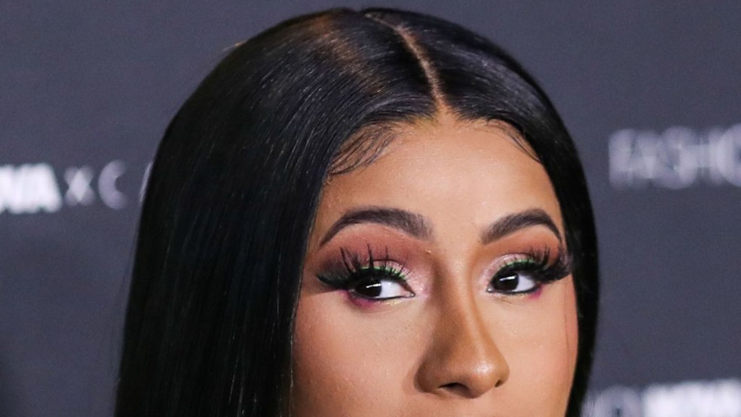 Cardi B: Rapperin enthüllt Piercing am Po | GALA.de