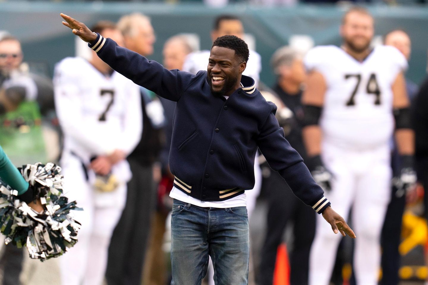 Bradley Cooper, Taylor Swift + Co: Diesen Football-Teams drücken die ...