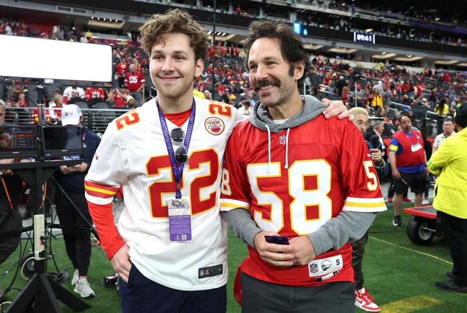 Bradley Cooper, Taylor Swift + Co: Diesen Football-Teams drücken die ...