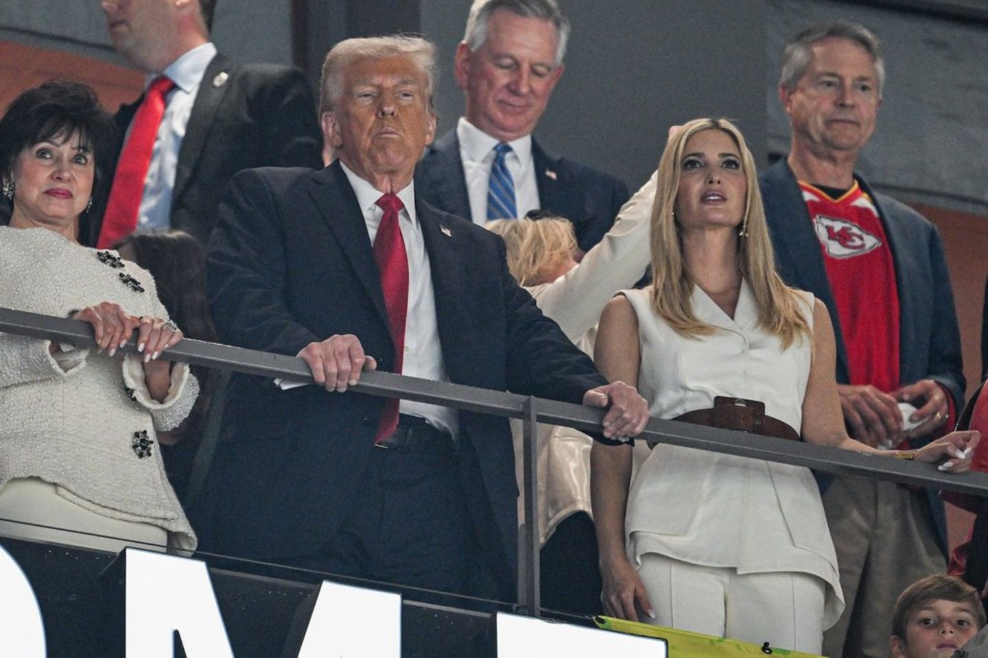 Donald Trump beim Super Bowl: Mit Tochter Ivanka beim Football ...