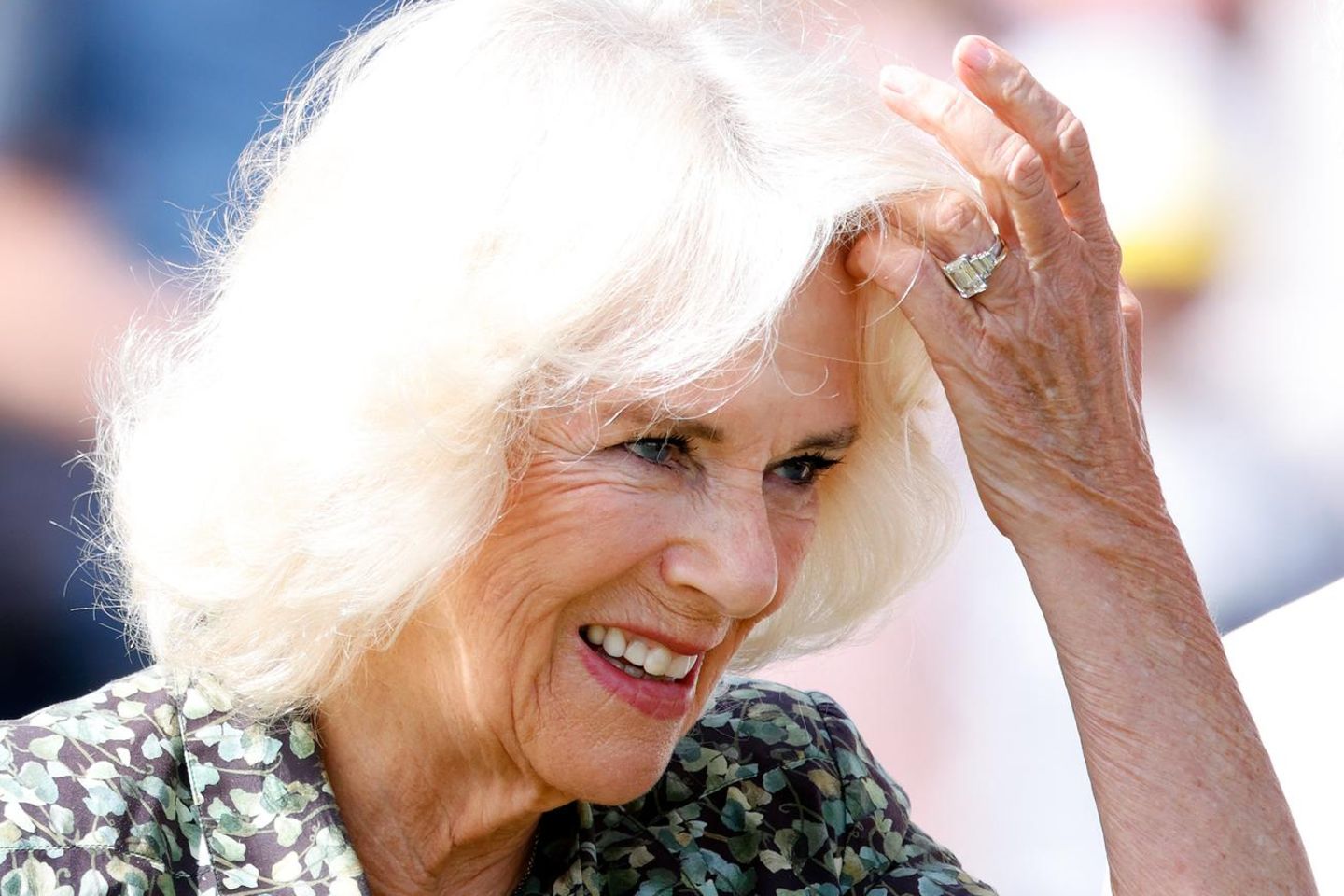 Fast eine halbe Million Euro: Königin Camillas Verlobungsring ist von ...
