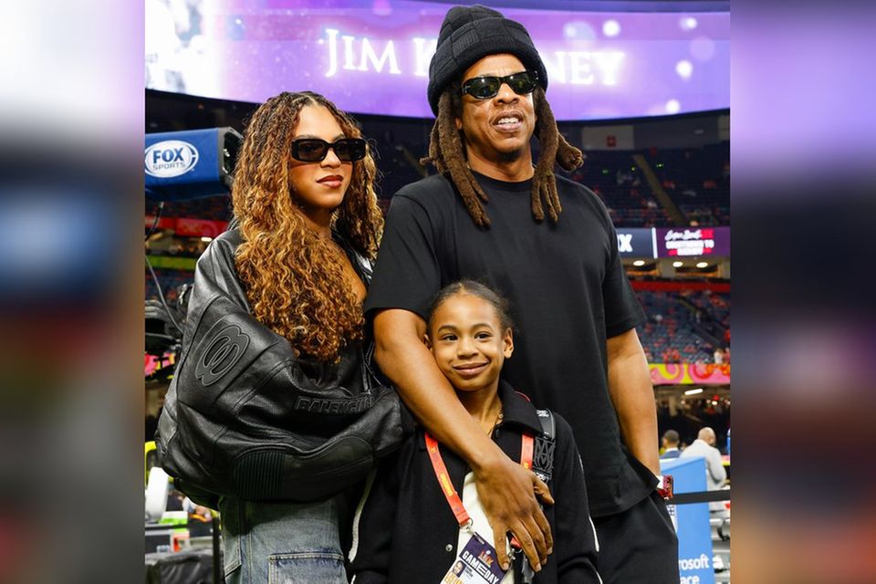 Blue Ivy mit Papa Jay-Z beim Super Bowl: Sie sieht aus wie Mama Beyoncé ...