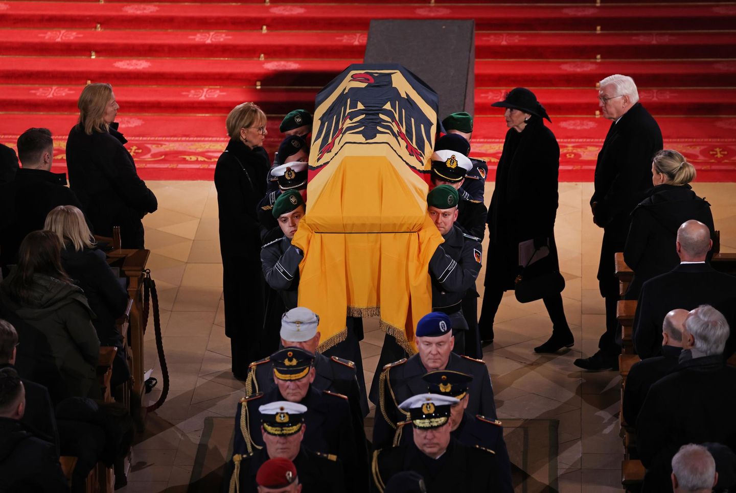 Horst Köhler: Die Bilder vom Staatsakt für den ehemaligen ...