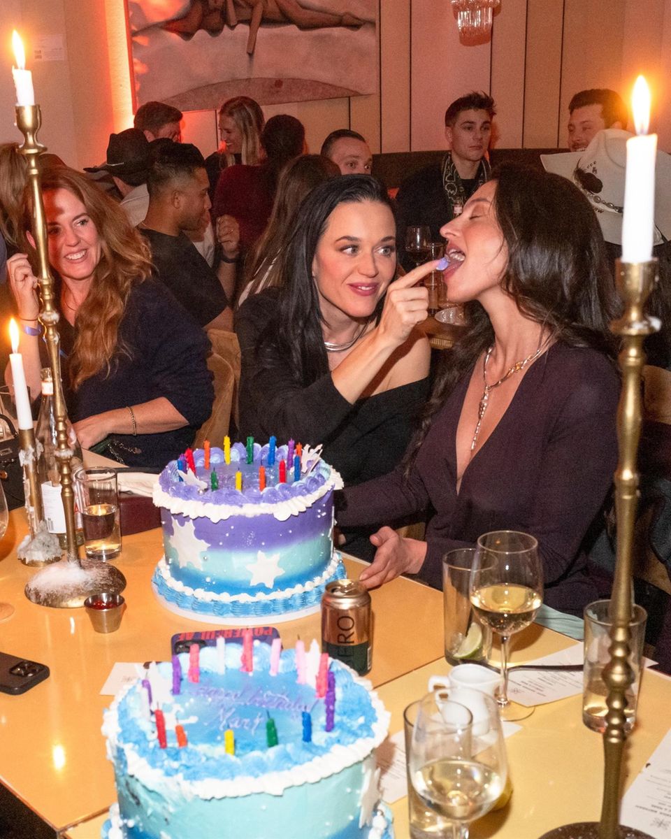 Stars mit Torte: Aber bitte mit Sahne! | GALA.de