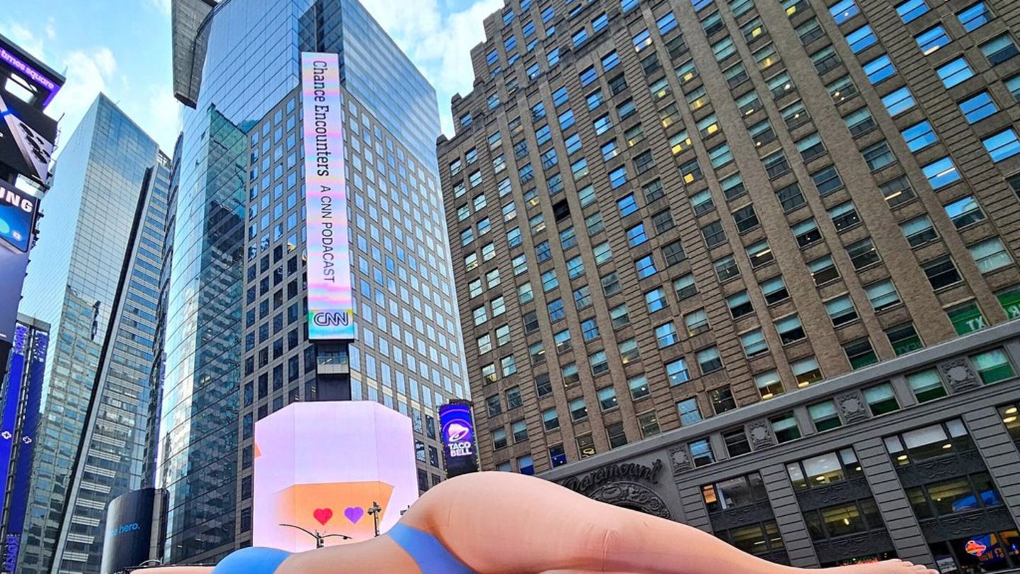 Werbung für ihre Marke Skims: Kritik an XXL-Ballon von Kim Kardashian ...