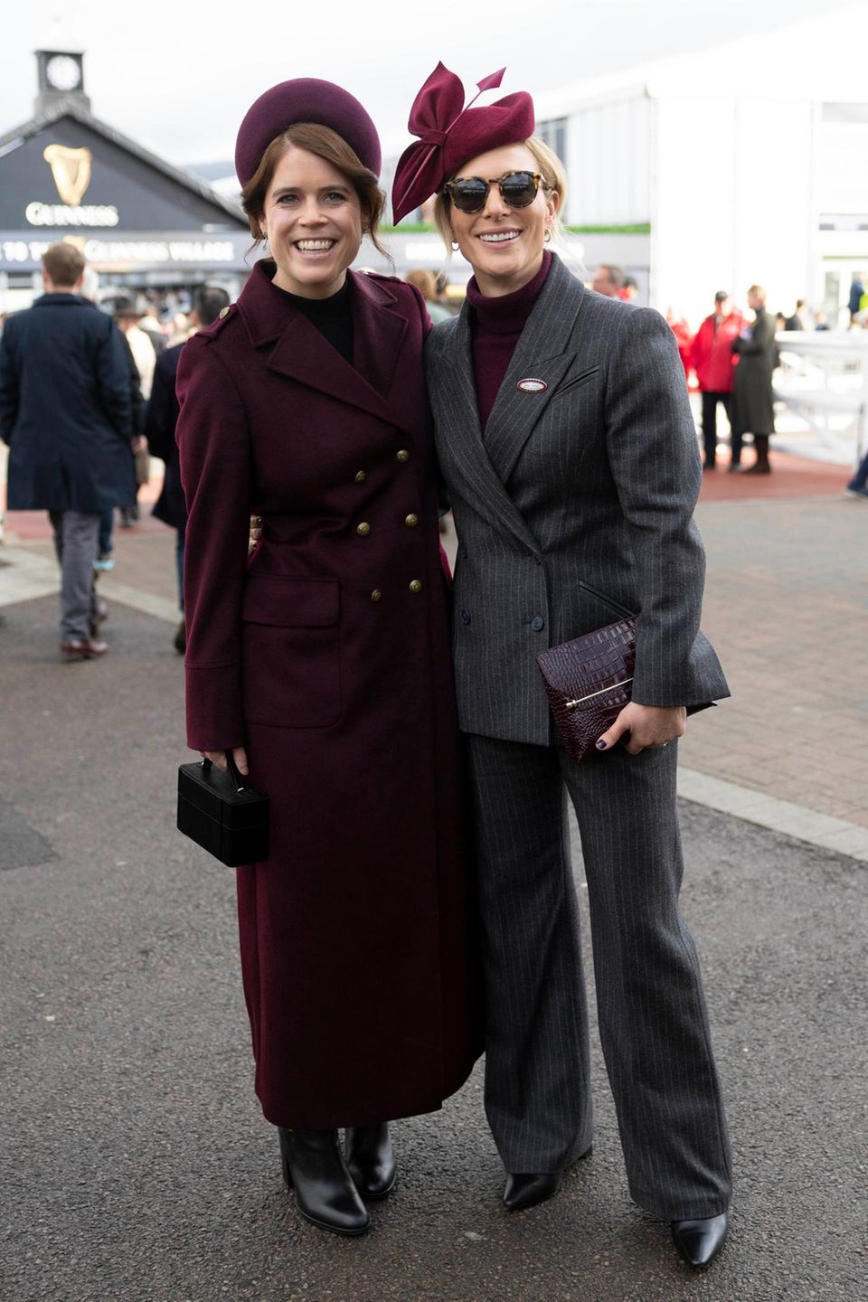 Zara Tindall in Cheltenham: Für soviel elegante Coolness gibt's Applaus ...
