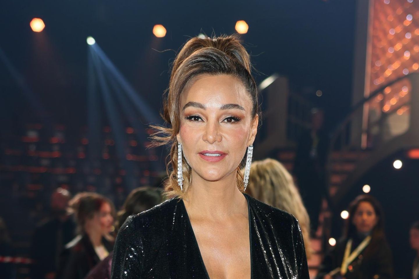 Verona Pooth : Im sexy Minikleid stellt sie ihre Fans vor eine besonders verführerische Frage