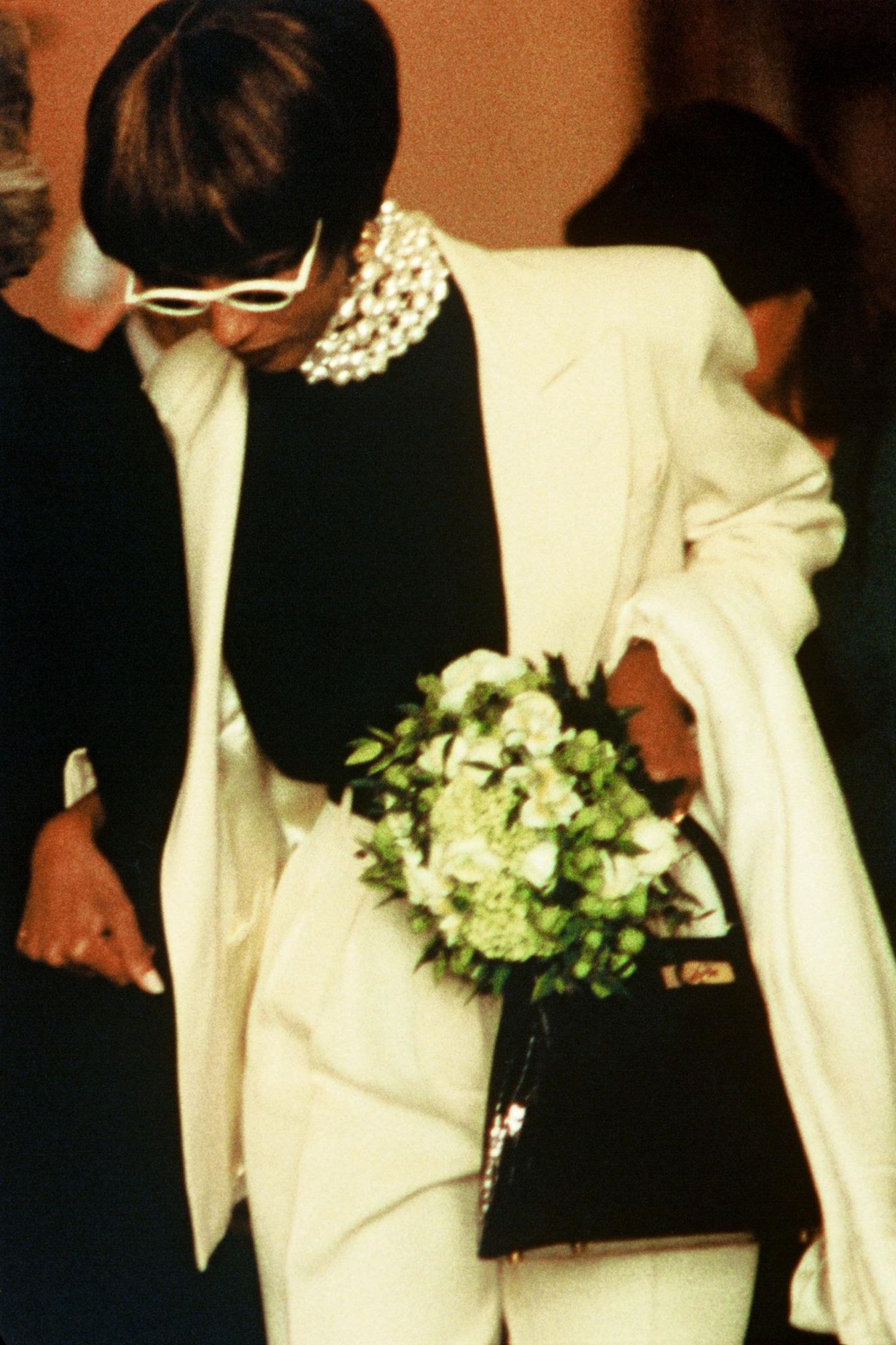Tommy Lee, David Bowie, Sting + Co: Die ikonischen Hochzeitslooks der ...