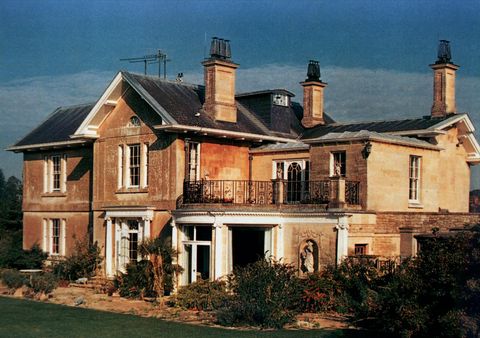 König Charles: Millionen-Geschenk! Der Monarch kauft Camilla Ruhe und ...