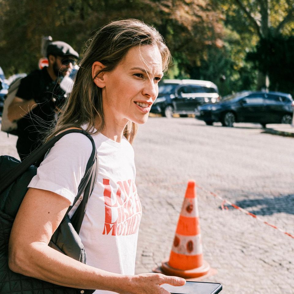 Hilary Swank: Seltenes Foto von Sohn Ohm! Magischer Winterurlaub mit ...