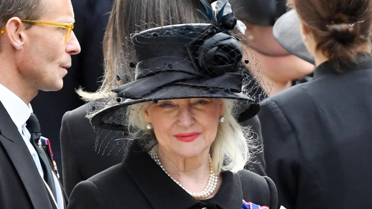 Angela Kelly - alle Infos zu der Stylistin der Queen | GALA.de