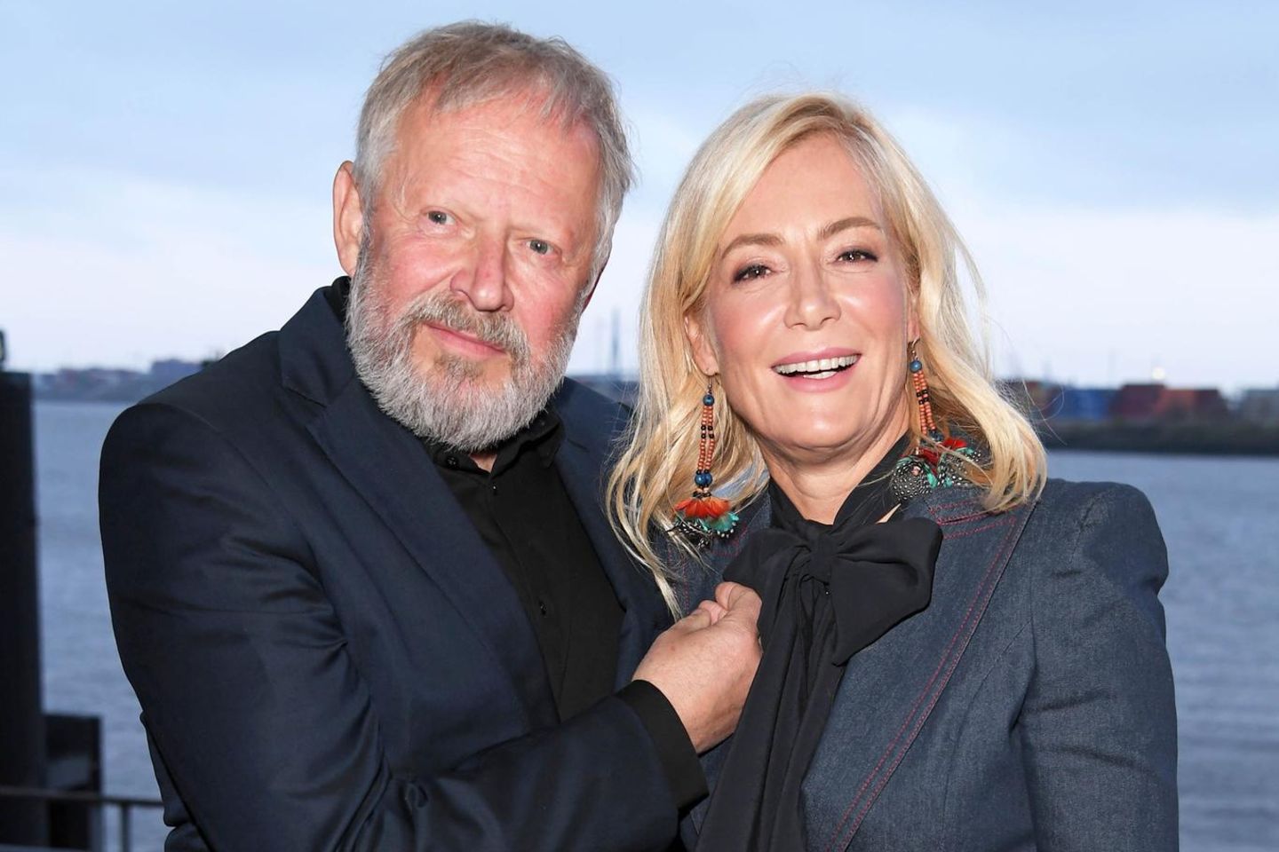 "Tatort"-Star zeigt sich verliebt wie nie bei Award-Verleihung | GALA.de