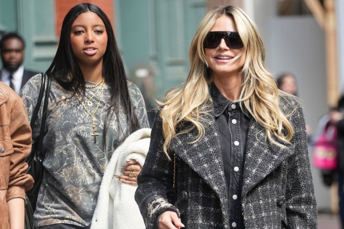 Heidi Klum: Spontanes Straßen-Interview mit Lou | GALA.de