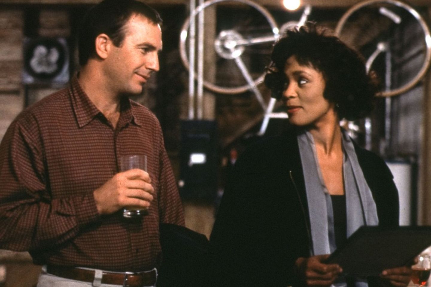 Remake von "Bodyguard": Sam Wrench führt Regie | GALA.de