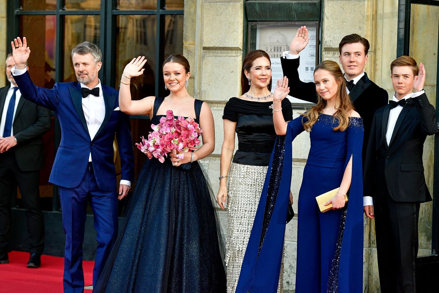 Prinzessin Isabella und Co.: Royale Looks vom Opernball im Rampenlicht ...