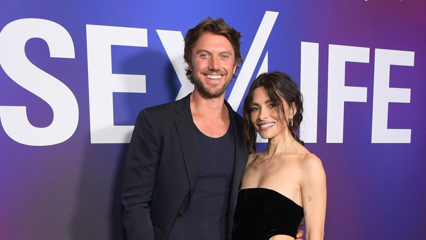 Sarah Shahi Et Steve Howey 2024