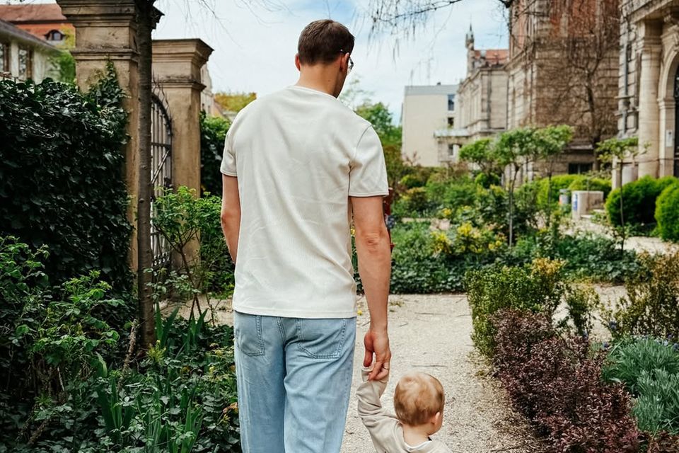 Manuel Neuer Süßer Schnappschuss Osterhasen Suche Mit Sohn Luca Gala De