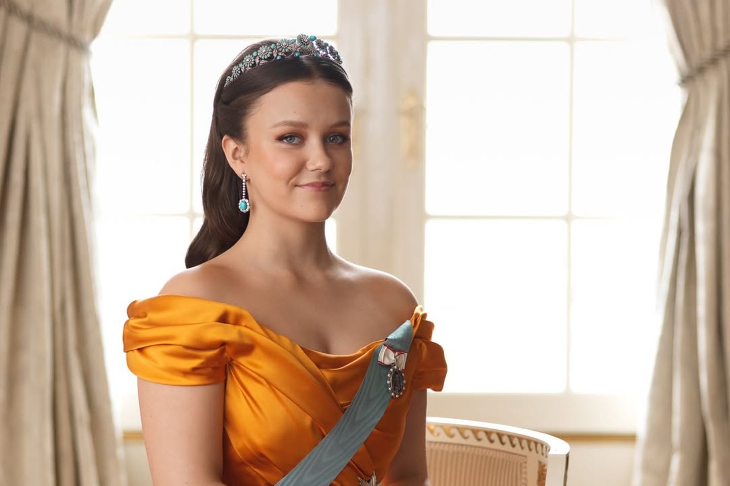 Prinzessin Isabella: Für ihr Geburtstagsporträt gibts auch eine süße Leihgabe von Mary | GALA.de
