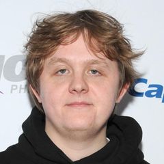 Lewis Capaldi mit neuer Single: Tränenreicher Comeback-Auftritt | GALA.de