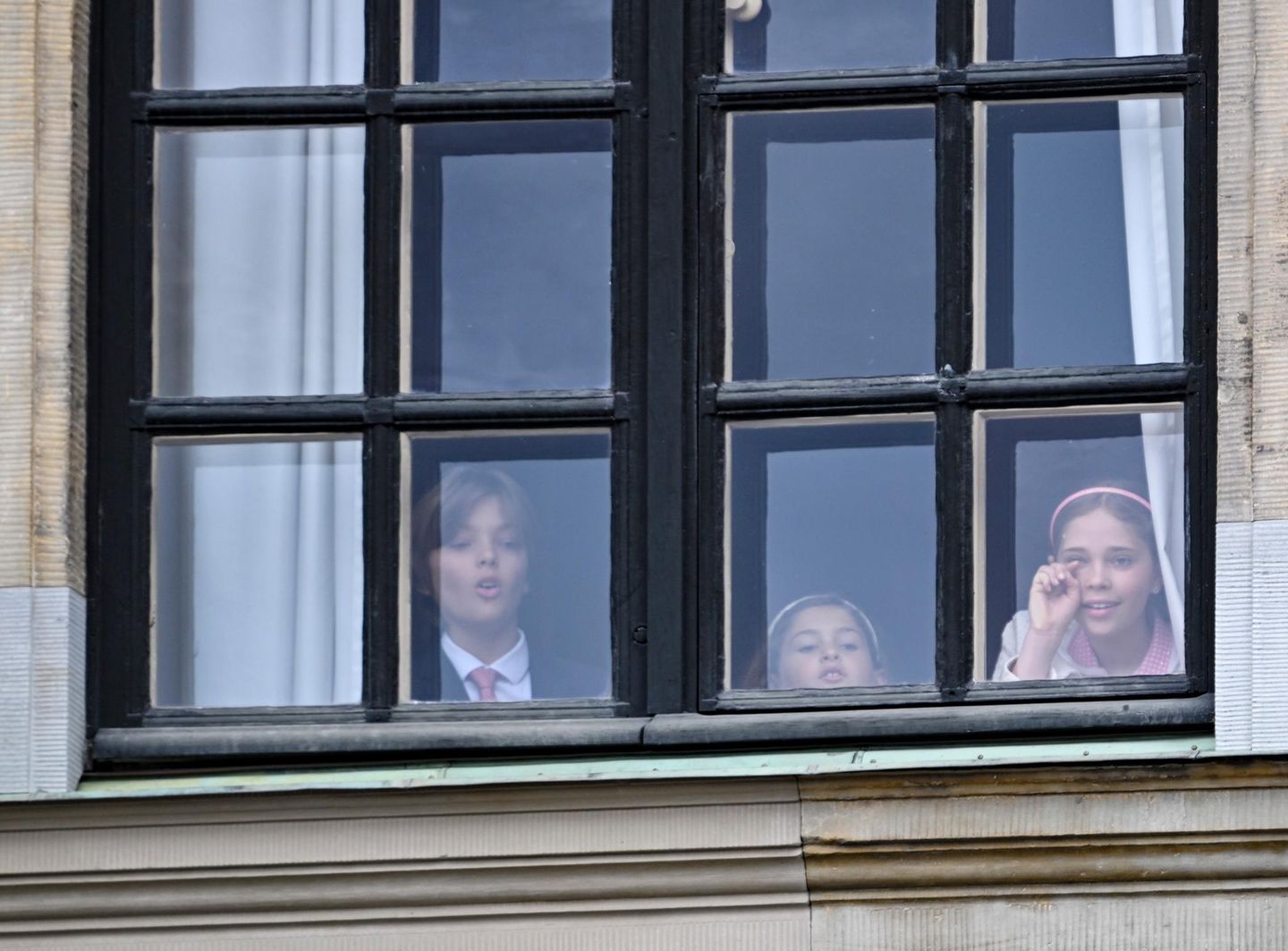 König Carl Gustaf: Die schönsten Bilder seiner Geburtstagsparade | GALA.de