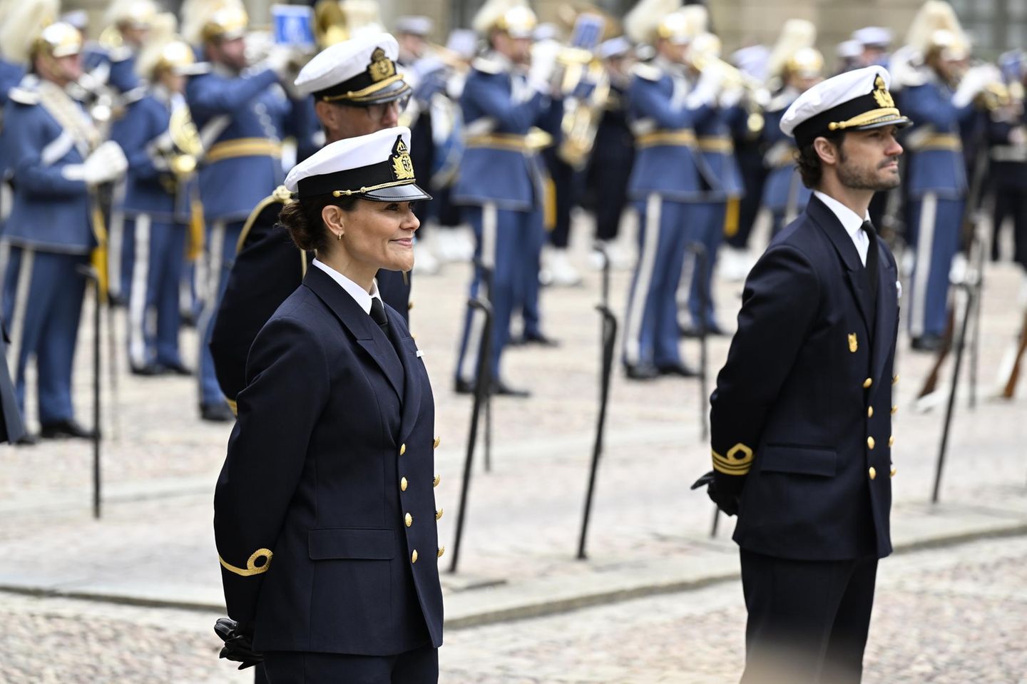 König Carl Gustaf: Die schönsten Bilder seiner Geburtstagsparade | GALA.de