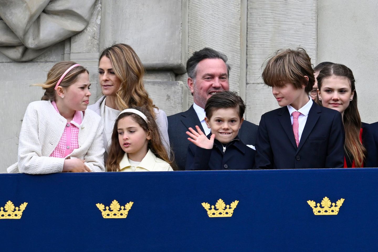 König Carl Gustaf: Die schönsten Bilder seiner Geburtstagsparade | GALA.de