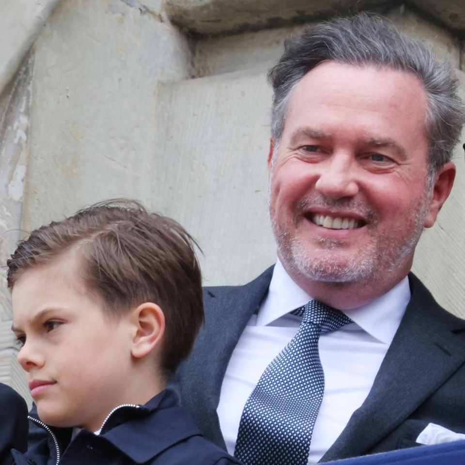 Prinzessin Madeleine in Bonn: So verliebt stärkt ihr Chris O'Neill den ...