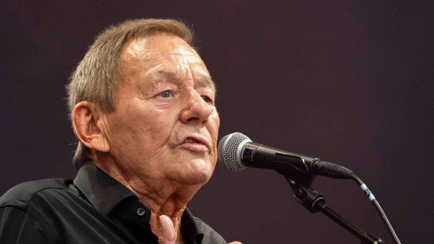 Wolfgang Ambros: Er kann Klinik verlassen | GALA.de