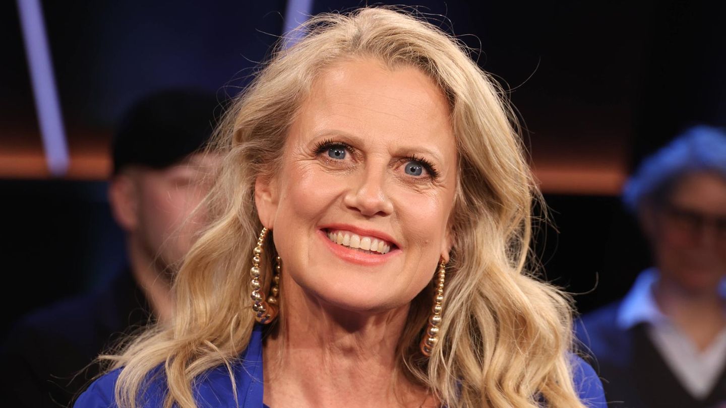 Barbara Schöneberger überrascht ihre Fans mit einem 25 Jahre alten Foto ...