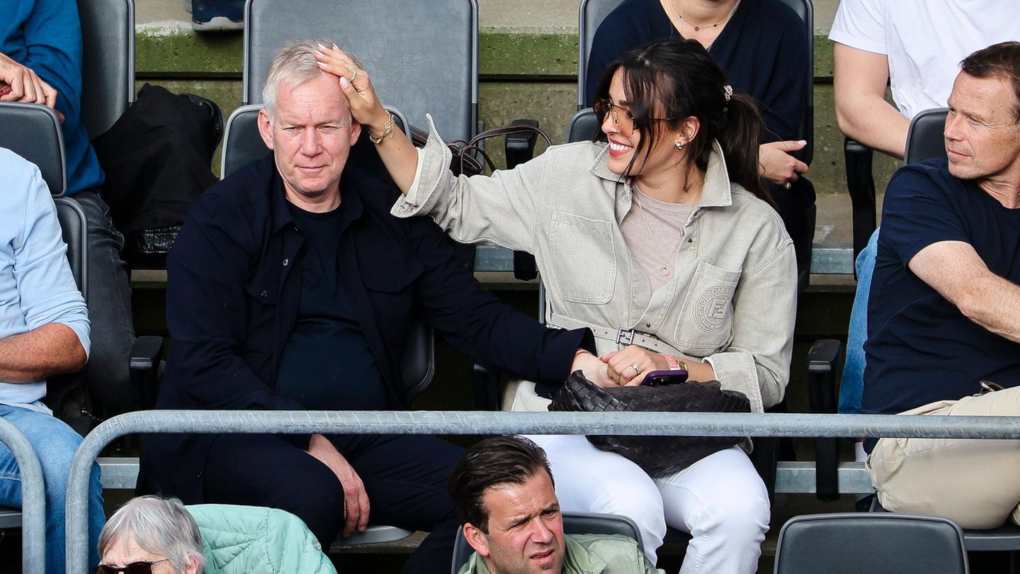 Johannes B. Kerner wird gestreichelt: Kuschelauftritt mit Ehefrau Alina ...