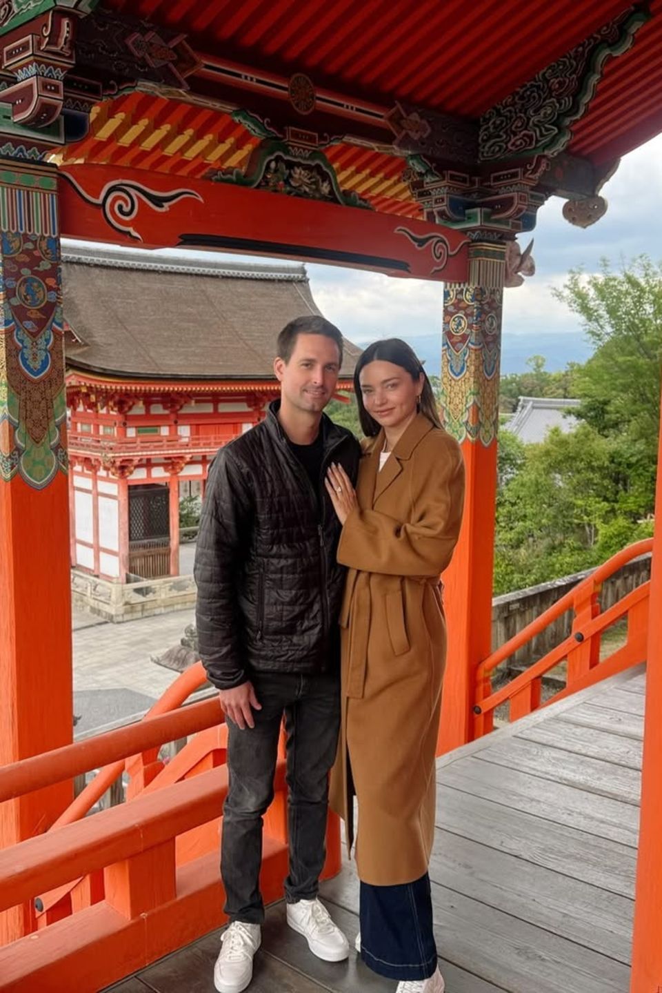 Urlaubsgrüße der Stars: Valentin und Renata Lusin tanzen sich im Urlaub ...